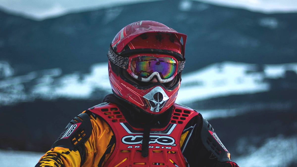 How to ride a motorcycle in snow: The Ultimate Guide - MotoFolder